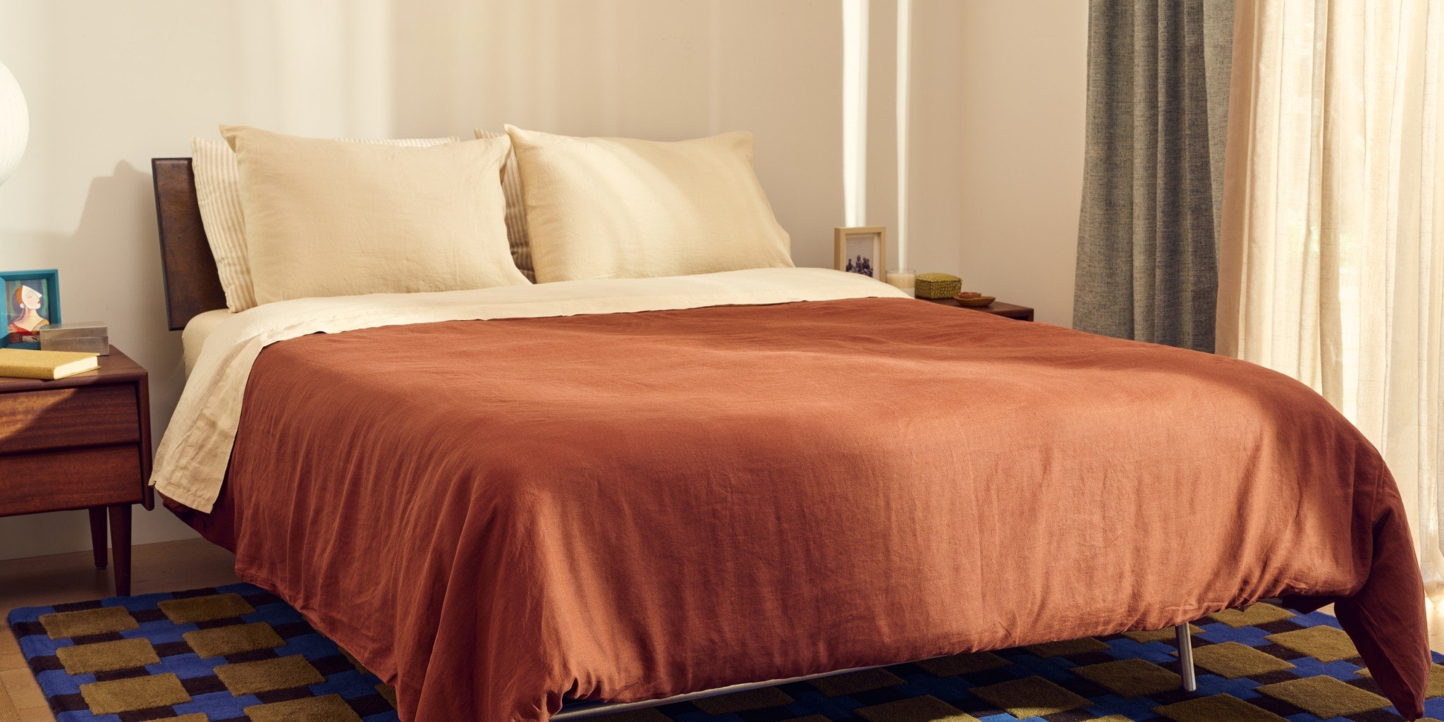 Blanket Sizes Guide: Dimensions, Types + Comparison Chart